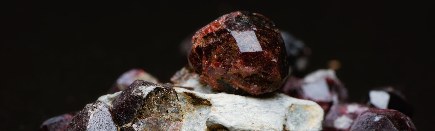 Garnet Crystal Meaning, Benefits, and Properties