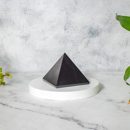 Black Onyx Pyramid for Strength & Energy - Solacely